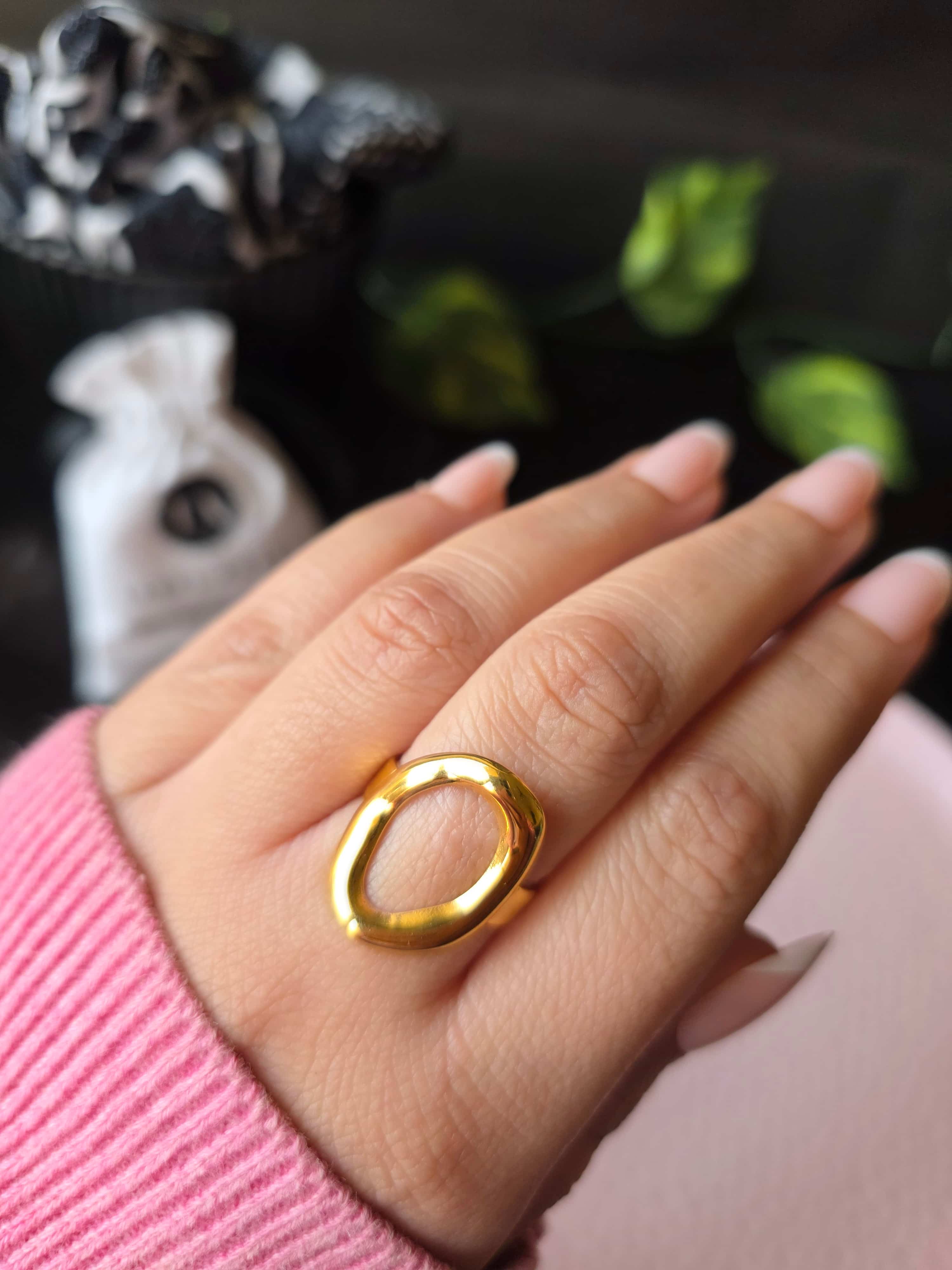 Alira Loop Ring – Label Amara